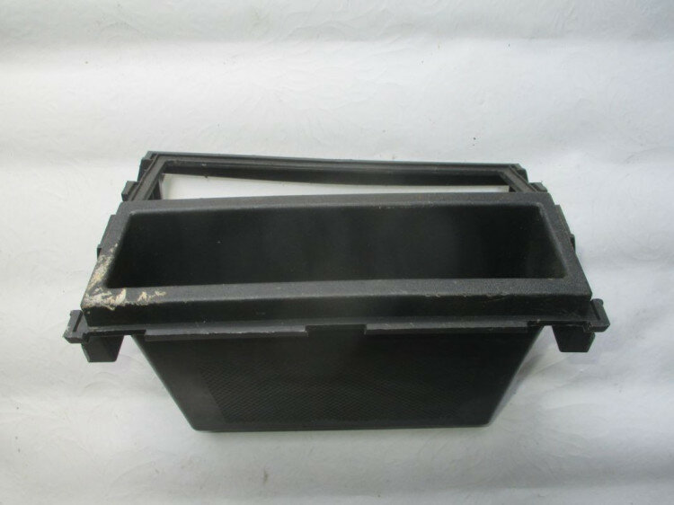 Бардачок - Ящик передней консоли 52018020 Шевроле Кобальт N-70 - испачкан