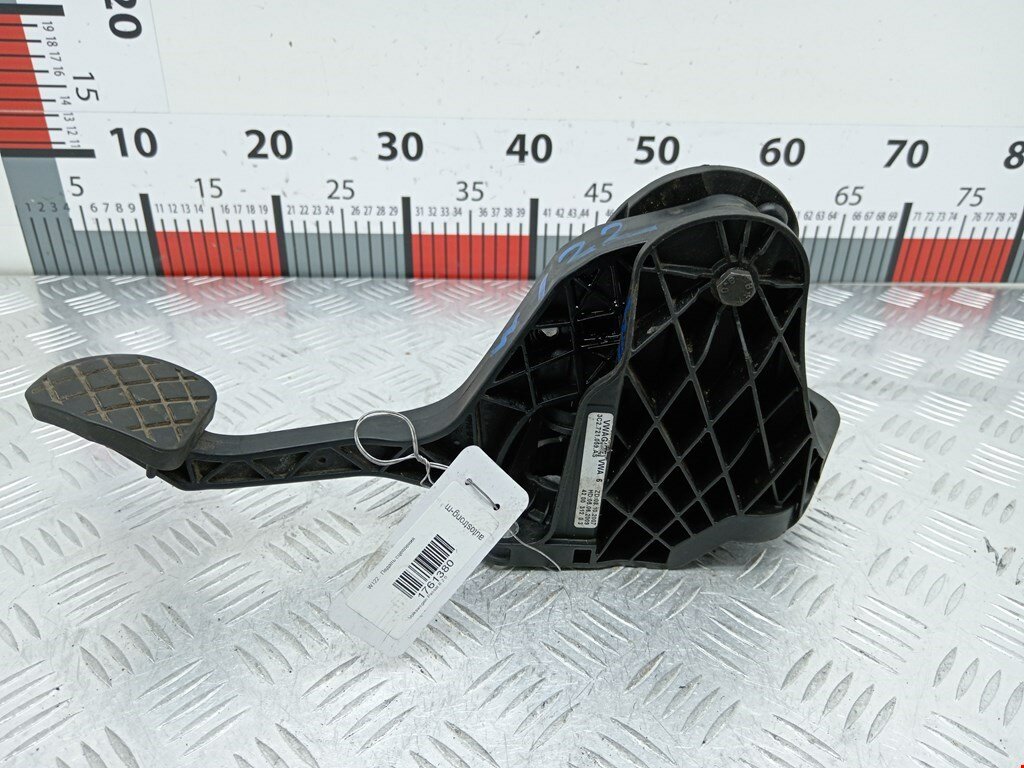 Педаль сцепления Volkswagen Passat 6 3C2721059AS арт. 1761380