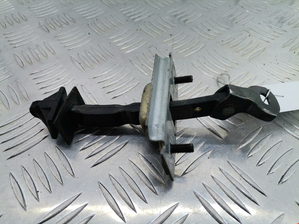 Ограничитель открывания двери Mazda Premacy C10072270A арт. 1672576