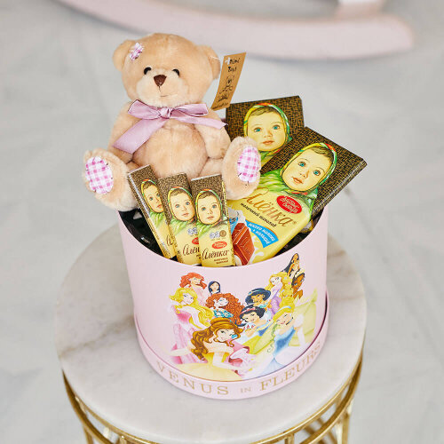 Букет "Венера в цветах" №61, детский, круглый, уникальный, с аленками и мишкой, 30 см