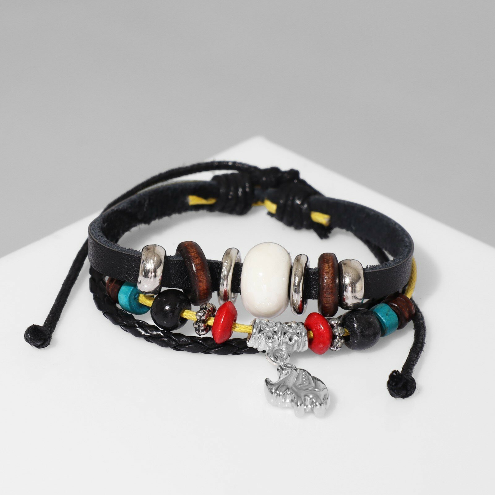 Плетеный браслет