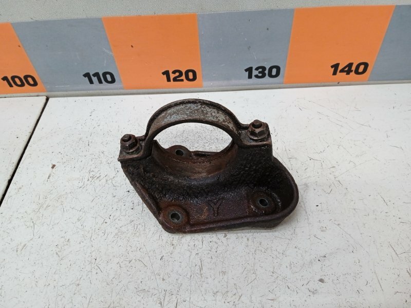 Б/У Форд Фокус 1 Кронштейн промежуточного вала Ford Focus 2003 1 226794 FORD арт. XS4W3K305BB, универсал