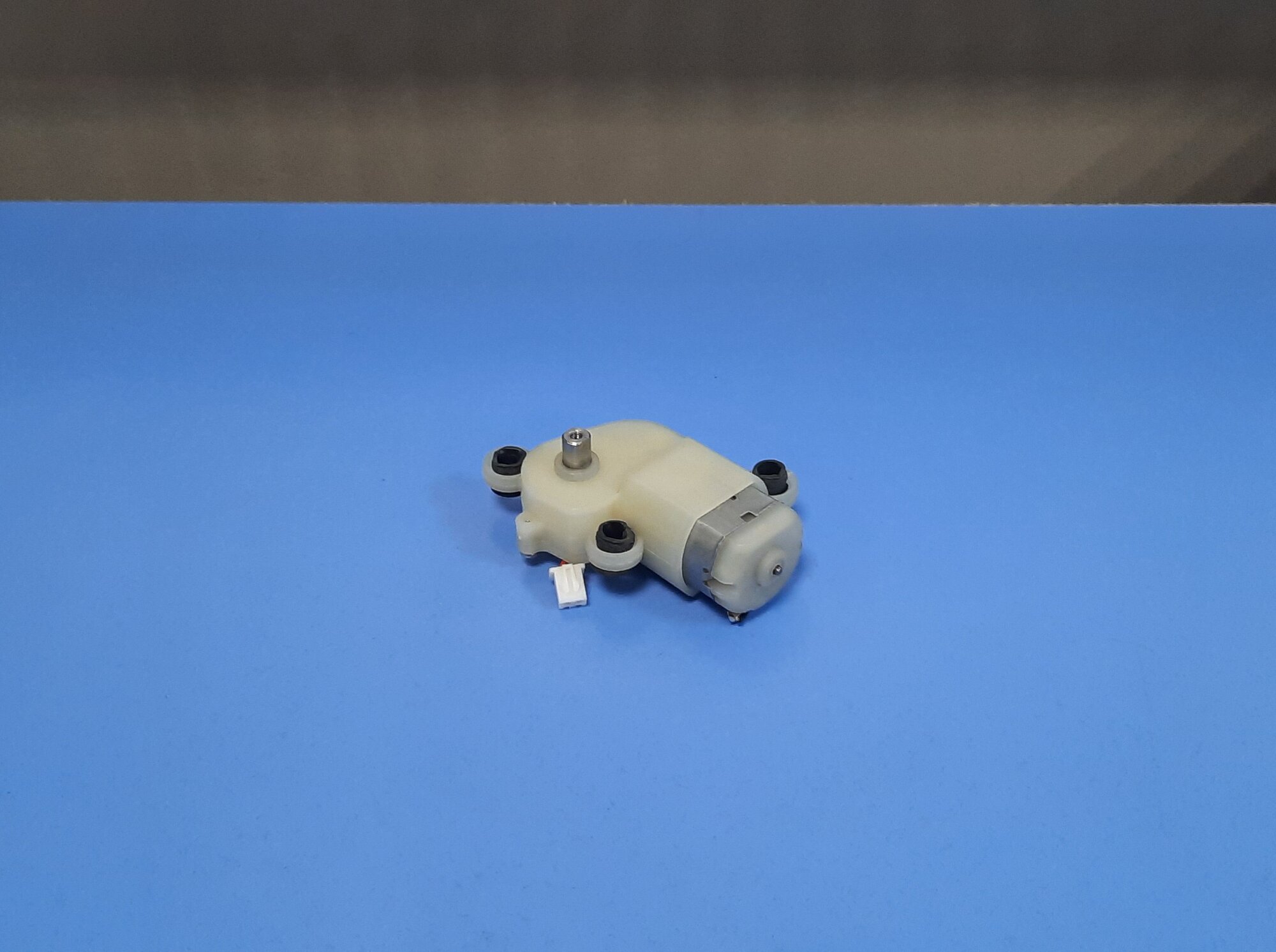 Холдер (мотор щетки) робота-пылесоса Kitfort KT-505