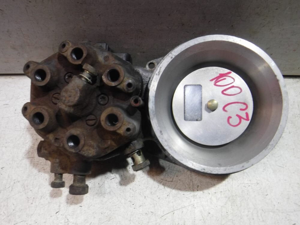 Дозатор топлива Audi 100 C3 034133353J