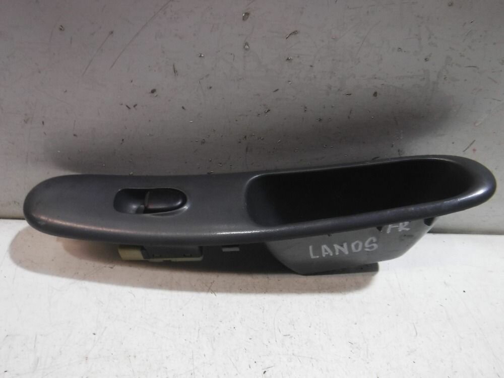 Кнопка стеклоподъемника правая Chevrolet Lanos