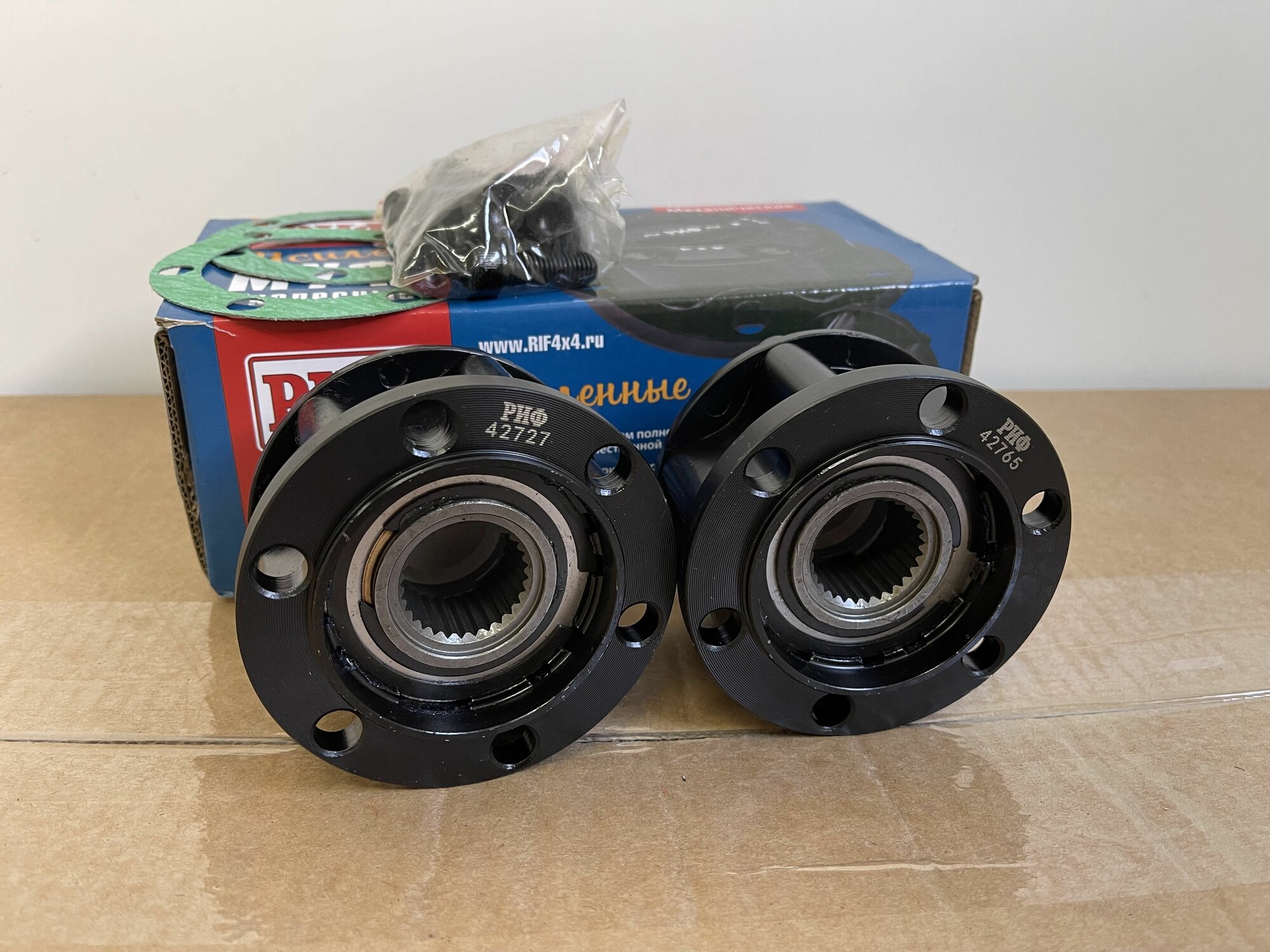 Хабы B035 колесные (2шт) для SsangYong Korando II, Musso SUV, Rexton TD, Musso Pick Up 95- 2006(с болтами 6 шт.)