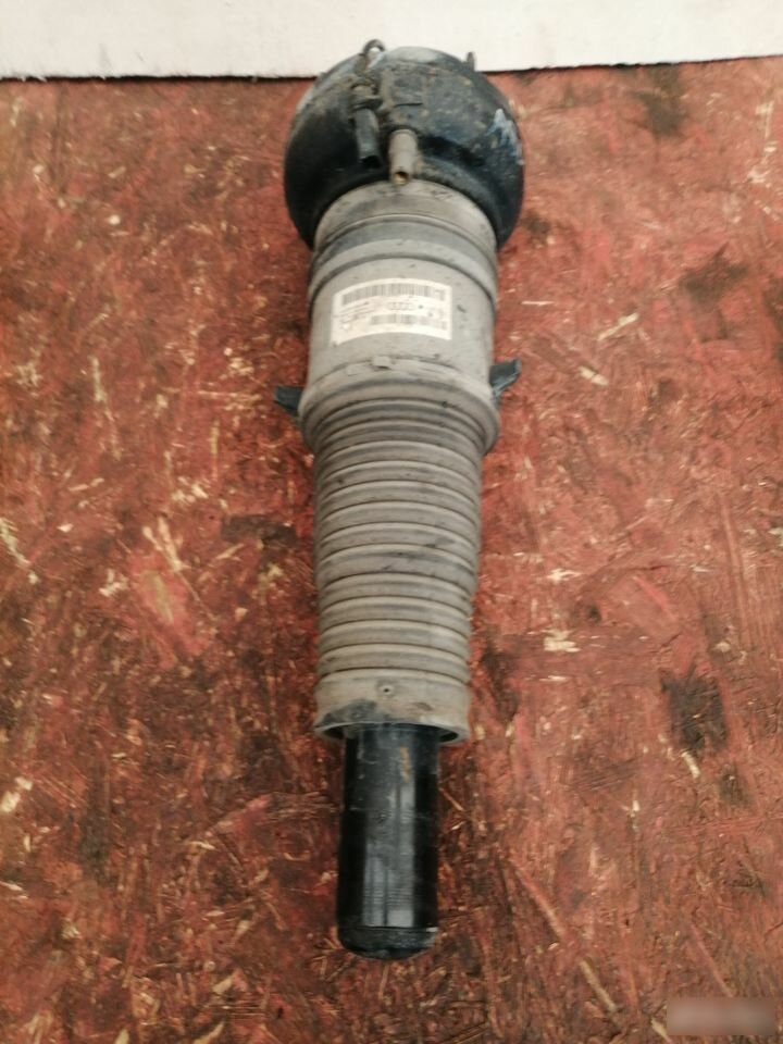 Амортизатор передний левый audi A8 D4 2010-2017