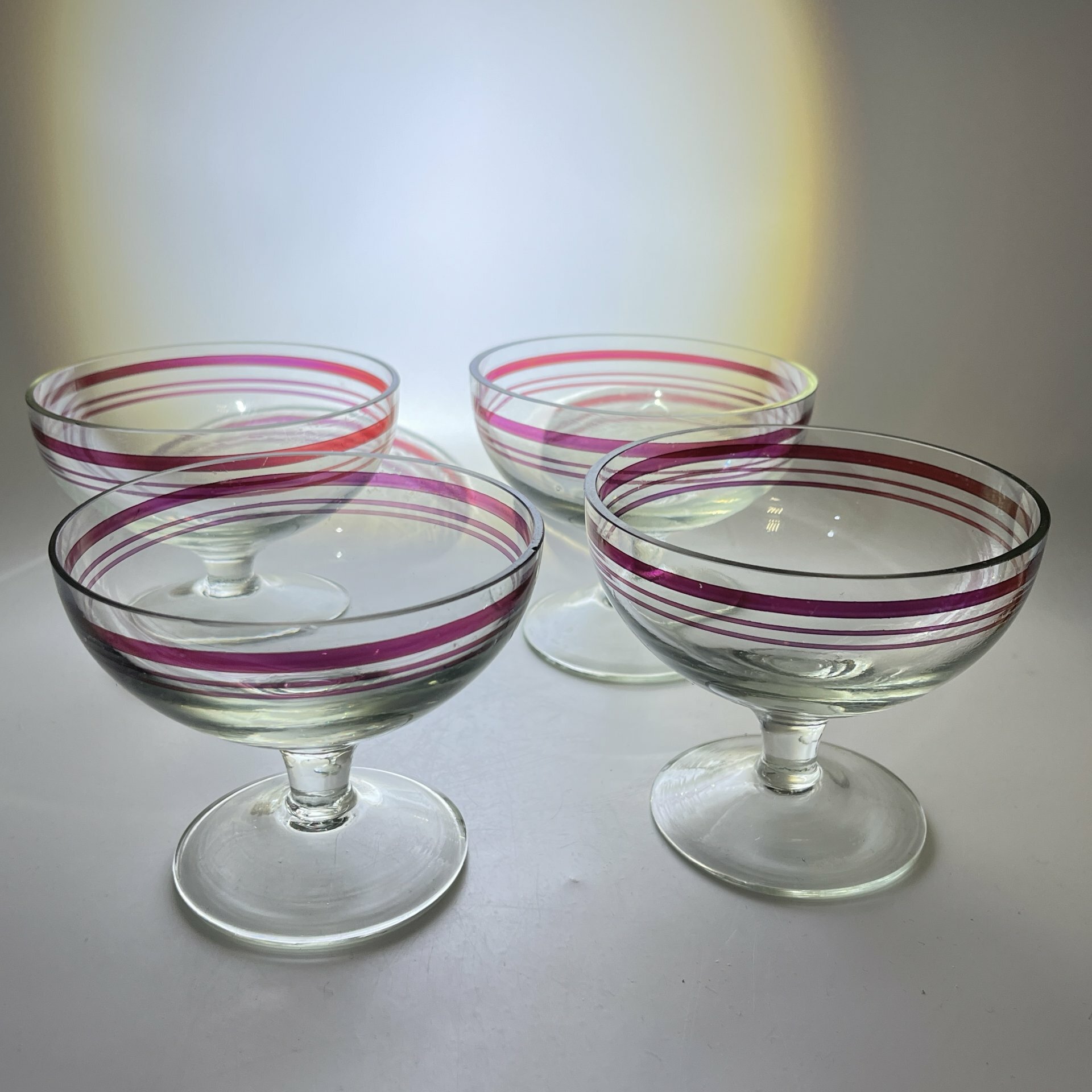 Набор из 4 креманок с декором в виде малиновых полос, стекло, роспись, СССР