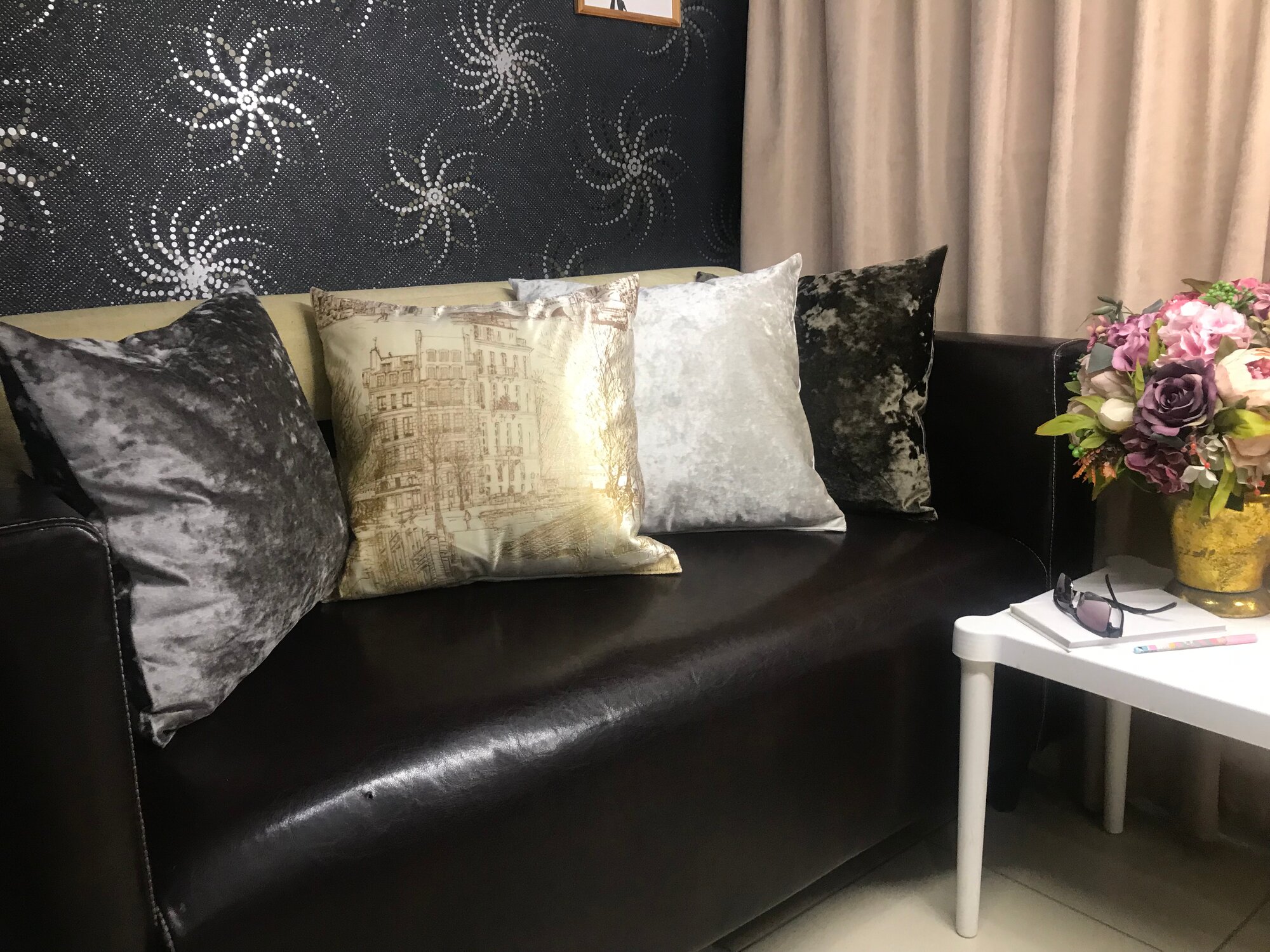 Подушка декоративная 45*45 см ESV велюровая с наполнителем холлофайбер.