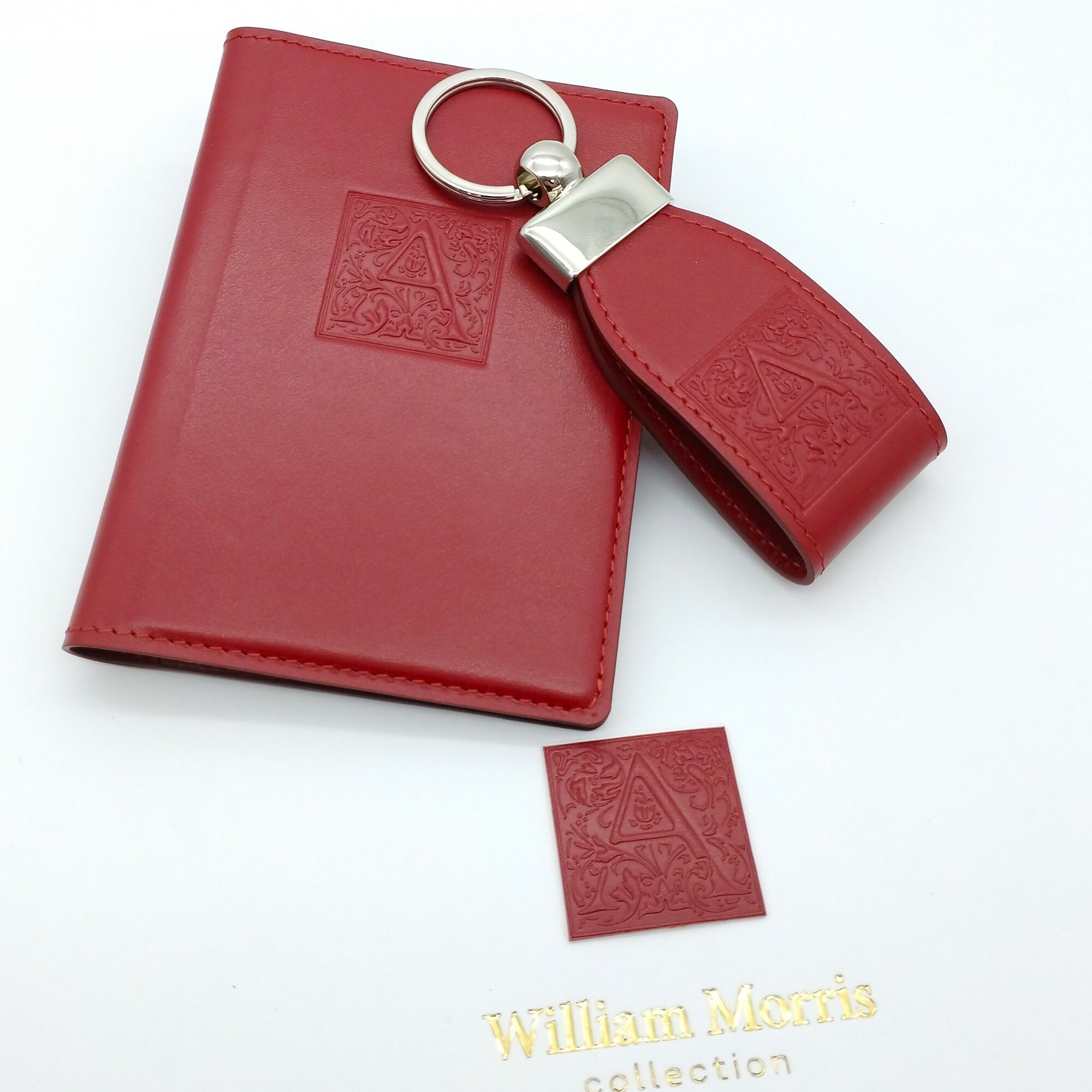 Подарочный набор для "William Morris" Обложка для Документов, Брелок монограмма "А"