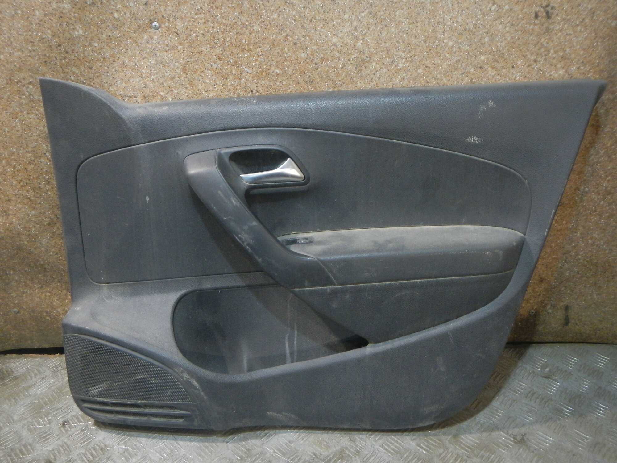 Б/У Обшивка двери передней правой, Volkswagen (Фольксваген)-POLO (SED RUS) (11-) VOLKSWAGEN POLO (Sed RUS) (11-) с кнопко...