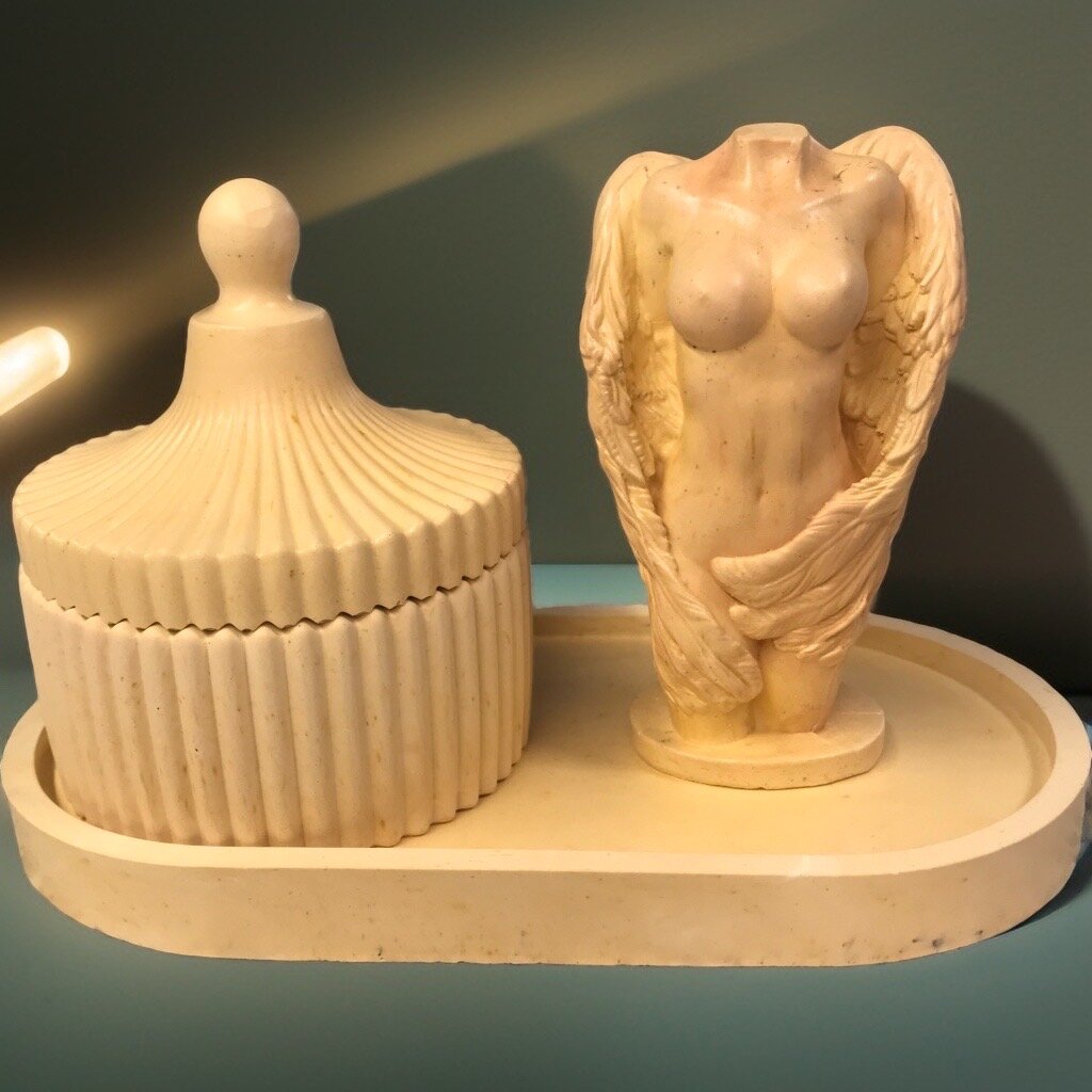 Декоративный набор из гипса "Шкатулка и статуэтка Ангела на подносе"