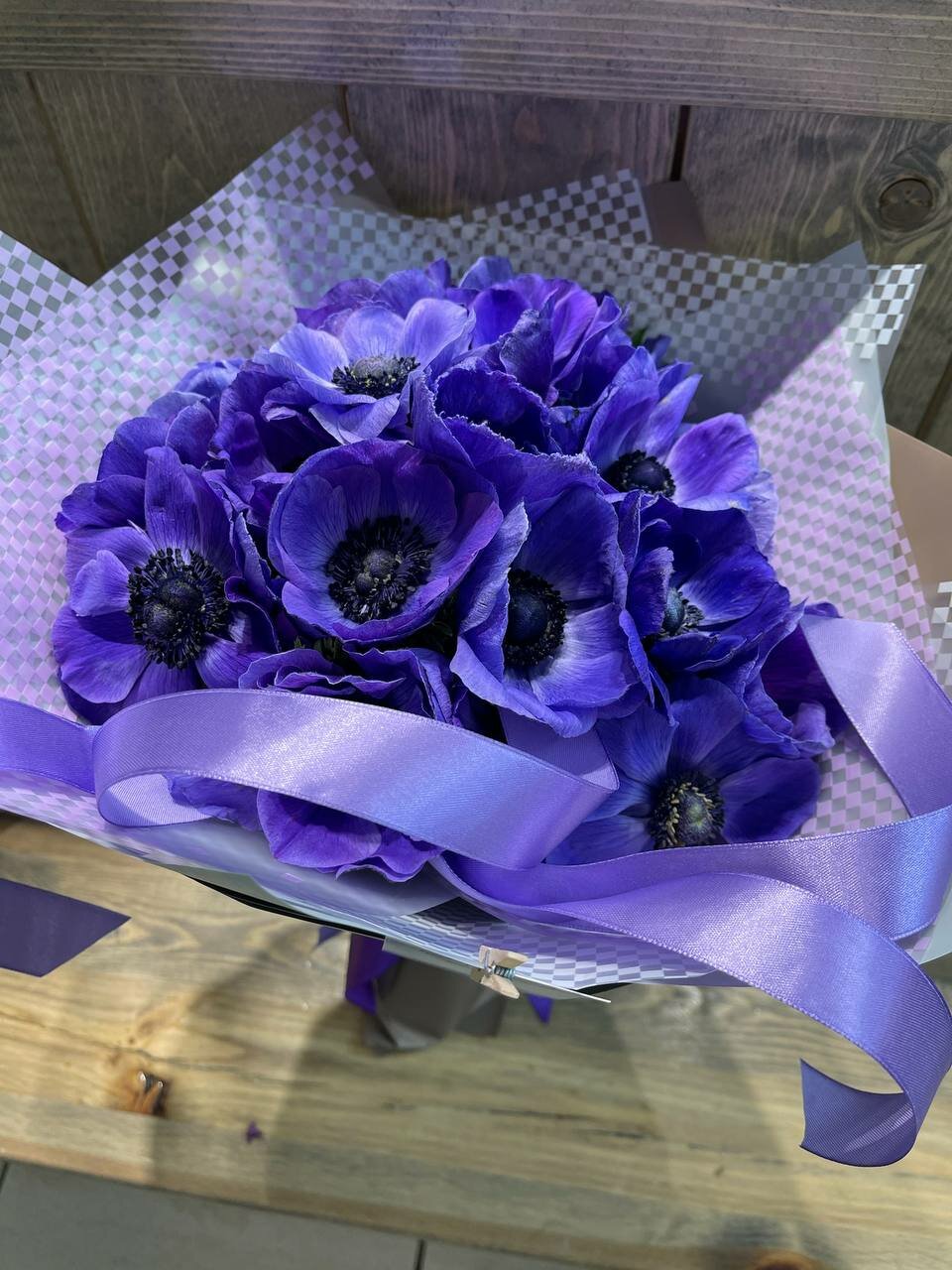 Премиум букет из синих анемонов, премиум цветы, шикарный, красивый букет цветов.