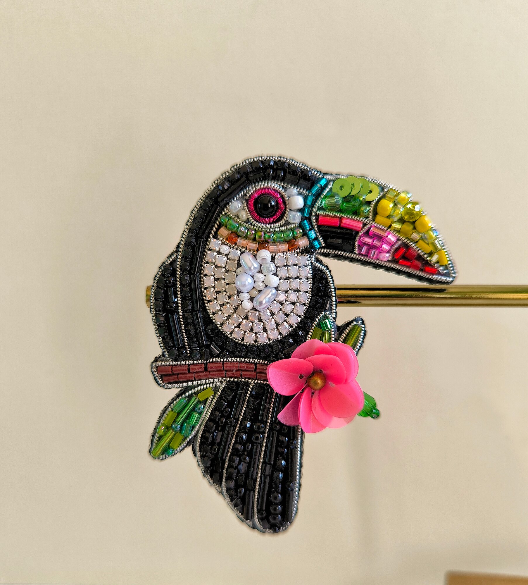 Брошь, стразы