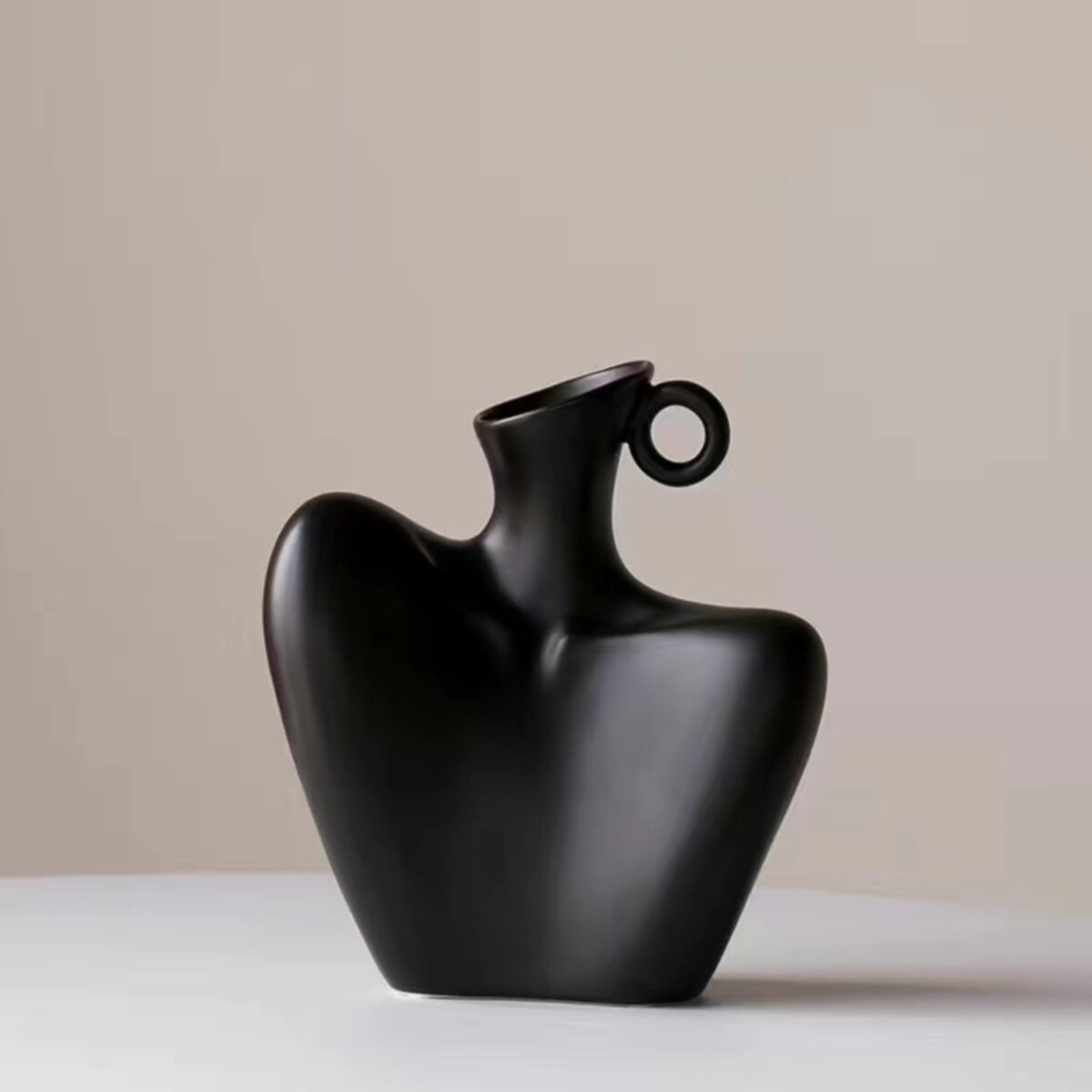 Ваза для цветов сухоцветов керамическая в форме тела