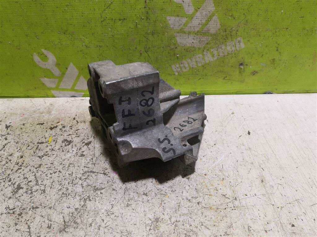 Кронштейн генератора Ford Focus 1 1998-2004