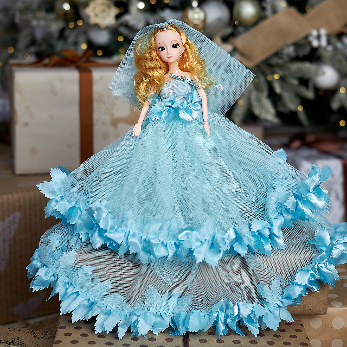 Кукла шарнирная в красивом платье, в подарочной упаковке, подарок для девочки