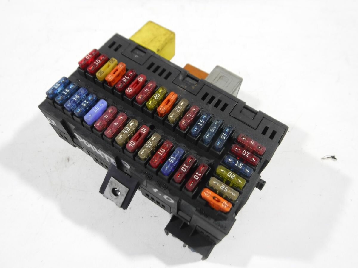 Блок предохранителей Volkswagen Pointer I (2003—2006) 5X0941822C