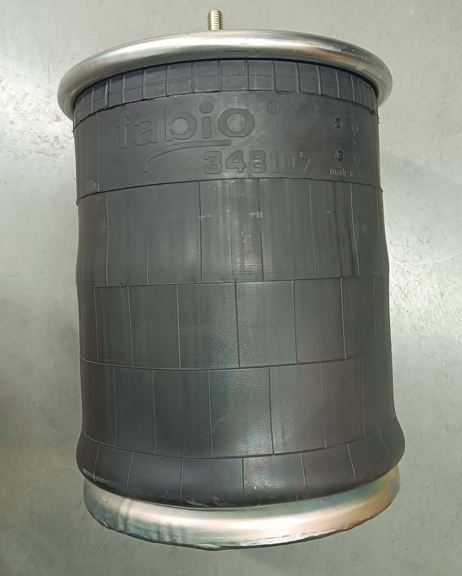 Пневмоподушка со стаканом 2шп. М12 смещ.30, 1отв. штуц. М22 поршень стальной 4отв. M12. Schmitz , арт. 348107C FABIO OTOMOTIV