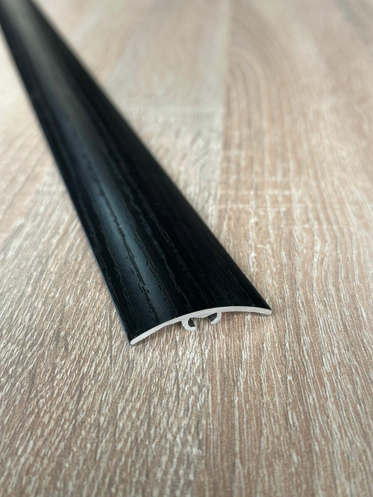 Порог со скрытым креплением напольный стыкоперекрывающий одноуровневый, ширина 40 мм, длина 2700 мм, профиль-порожек алюминиевый - MP8, 30 Венге