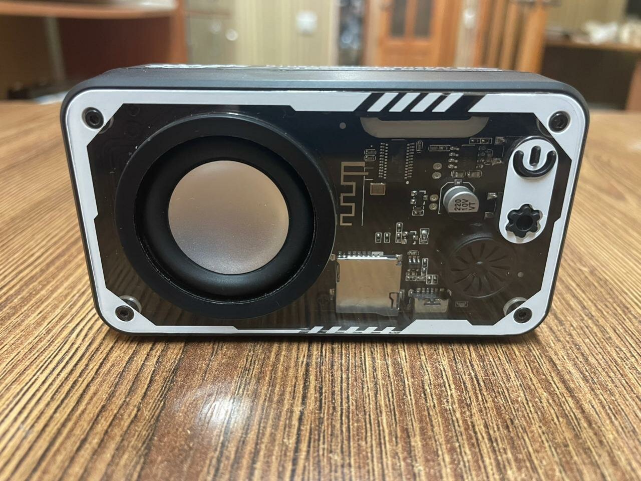 Мини-колонка V1, время работы 4 часа, Bluetooth 5.0