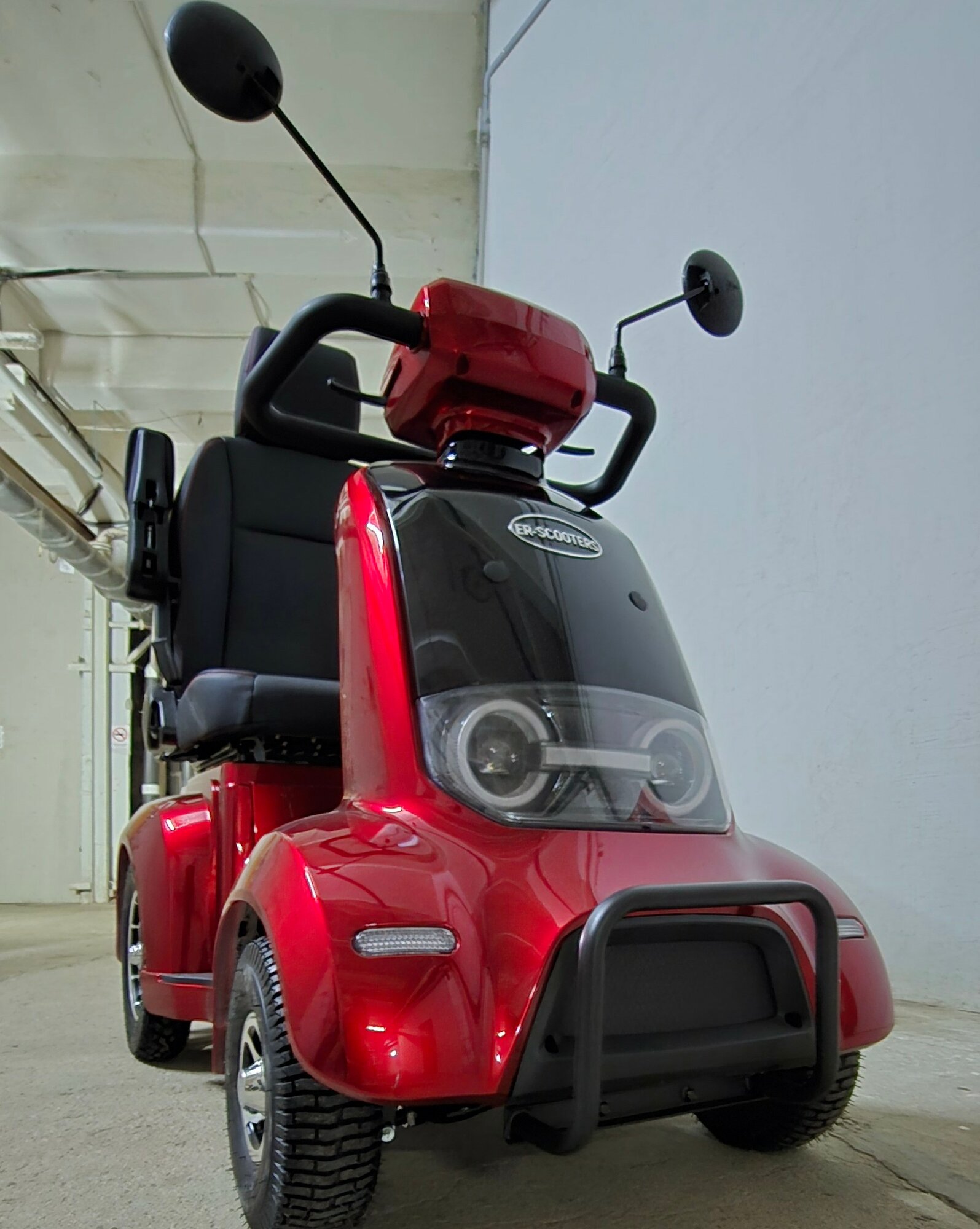 Электроскутер ER-SCOOTERS LORI (48V 20Ач 500W 15 км/ч 25км) четырехколесный с упрощенным управлением