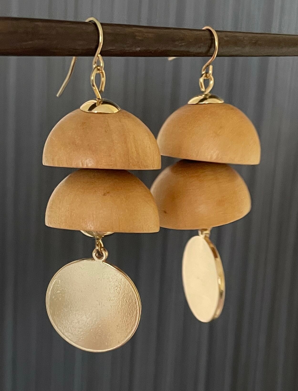 Серьги с подвесками, дерево