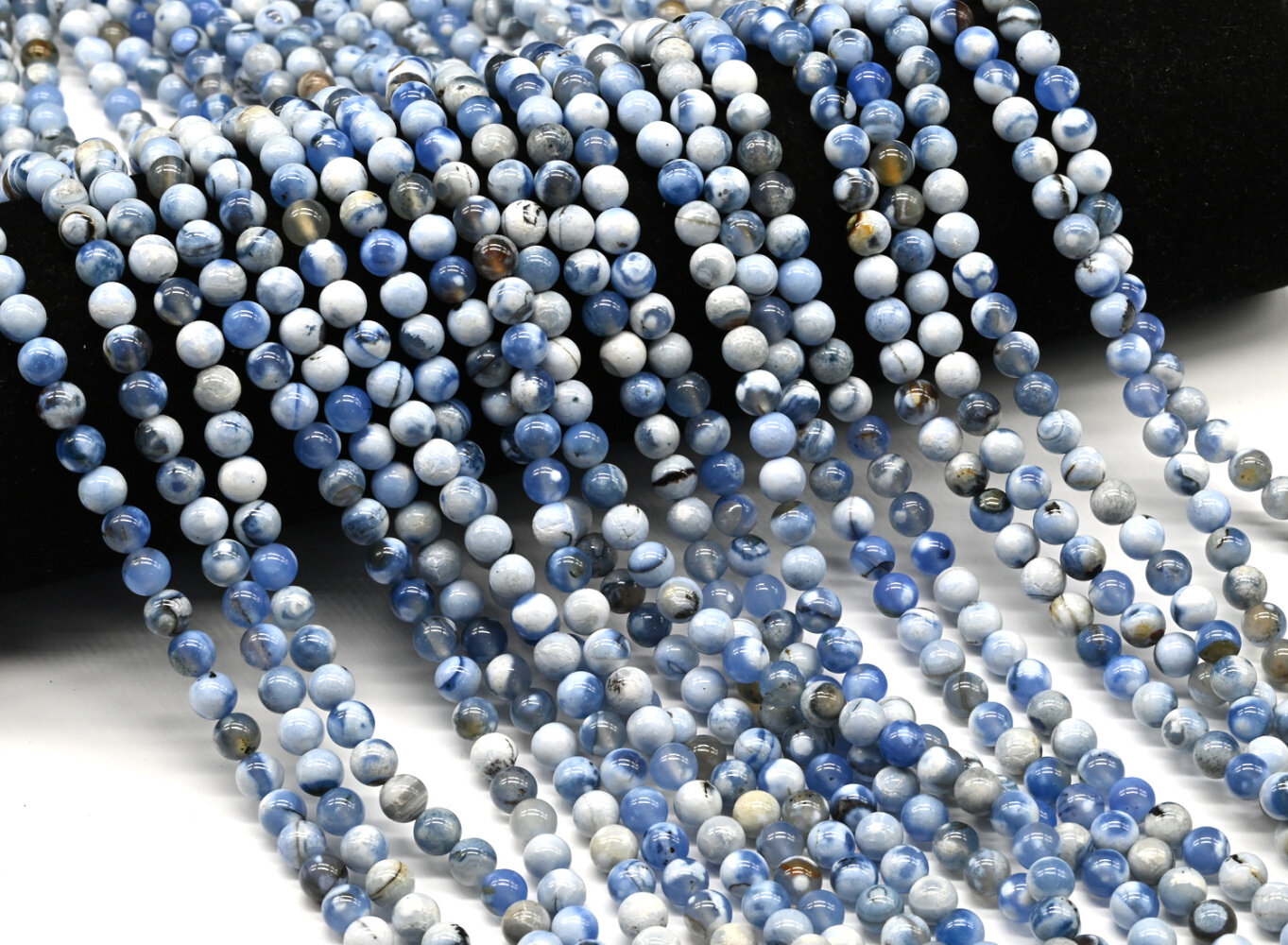 Бусины из агата шарик 6мм цв. голубой, 38см, 62 бусины .