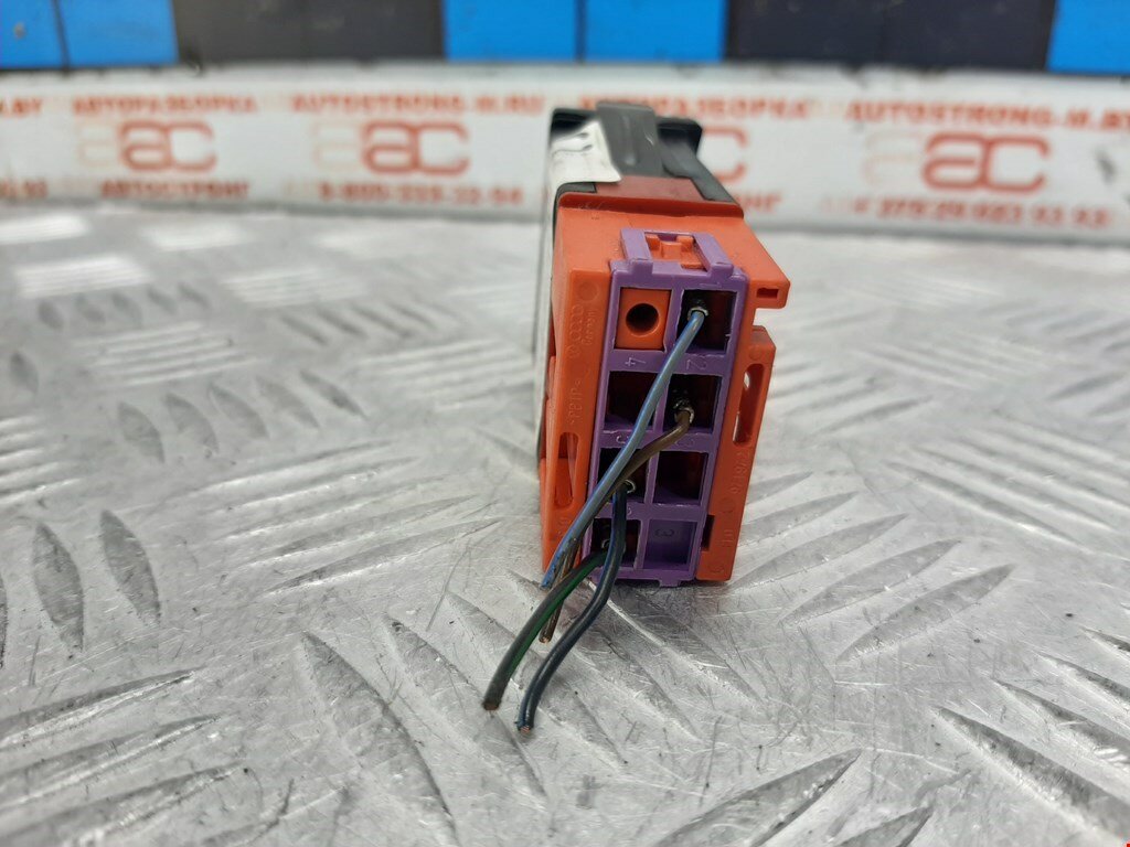 Кнопка антипробуксовочной системы Volkswagen Passat 5 GP 3B0927134A арт. 726811