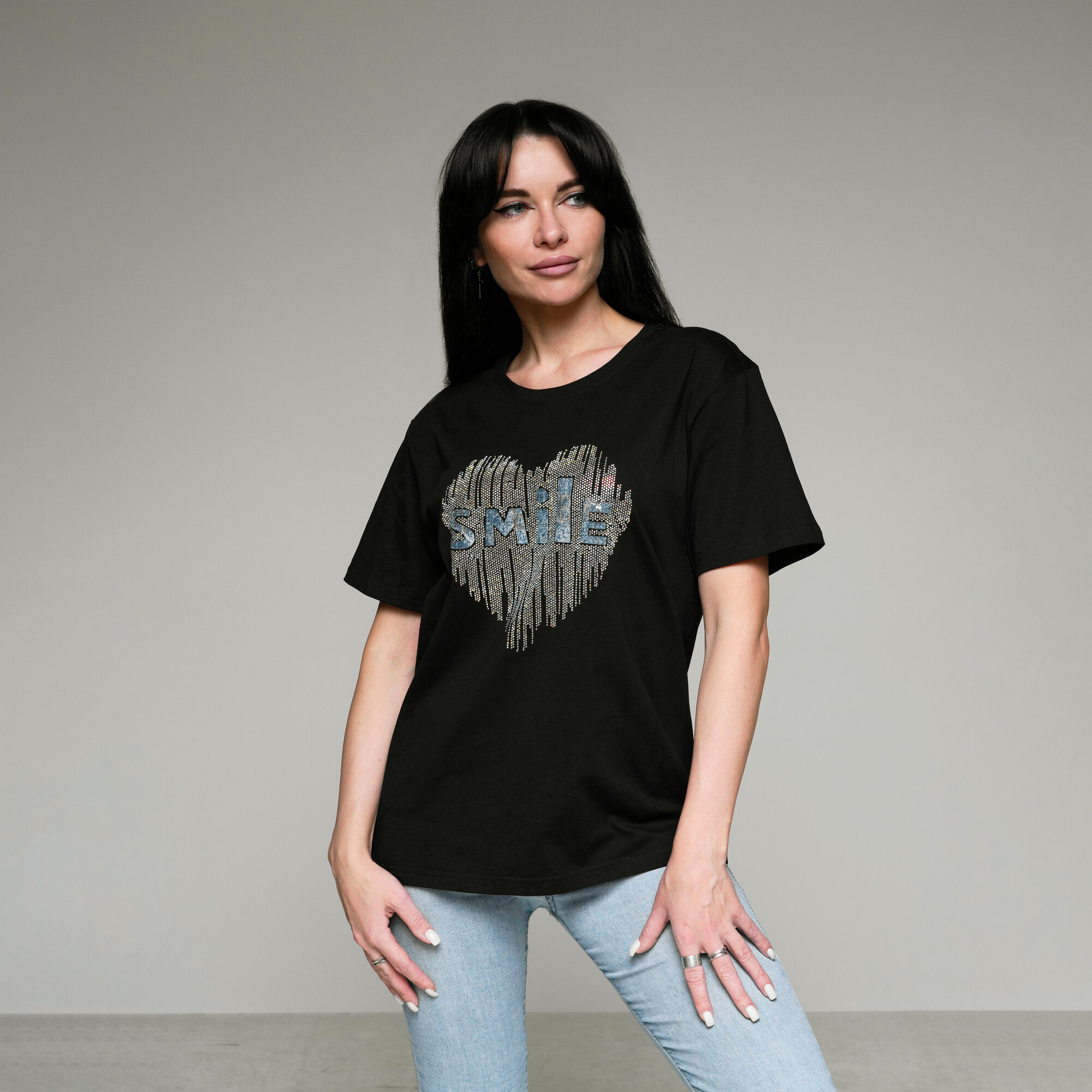 Футболка женская, с стильной термоаппликацией