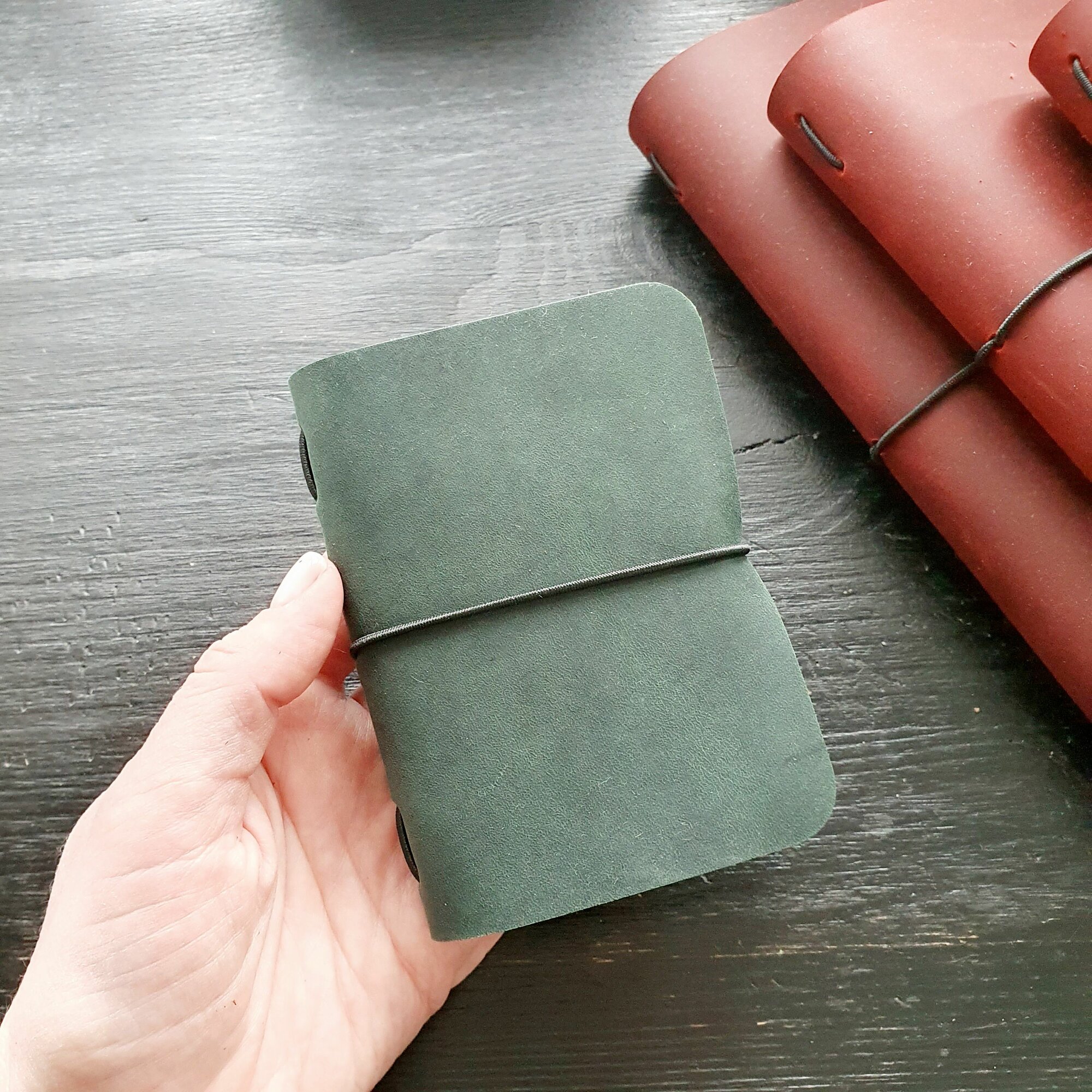 Блокнот формата А7 (8х10,5см) в обложке из натуральной кожи со сменными тетрадями / записная книжка