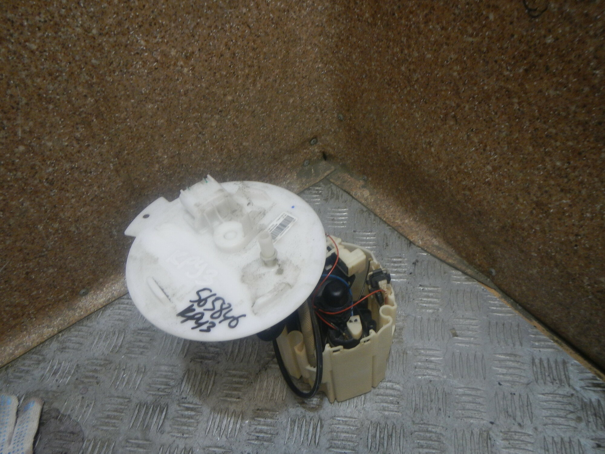 Б/У Насос топливный электрический, Chevrolet (Шевроле)-CRUZE (09-15) CHEVROLET CRUZE (09-15) Без видимых повреждений. 56...