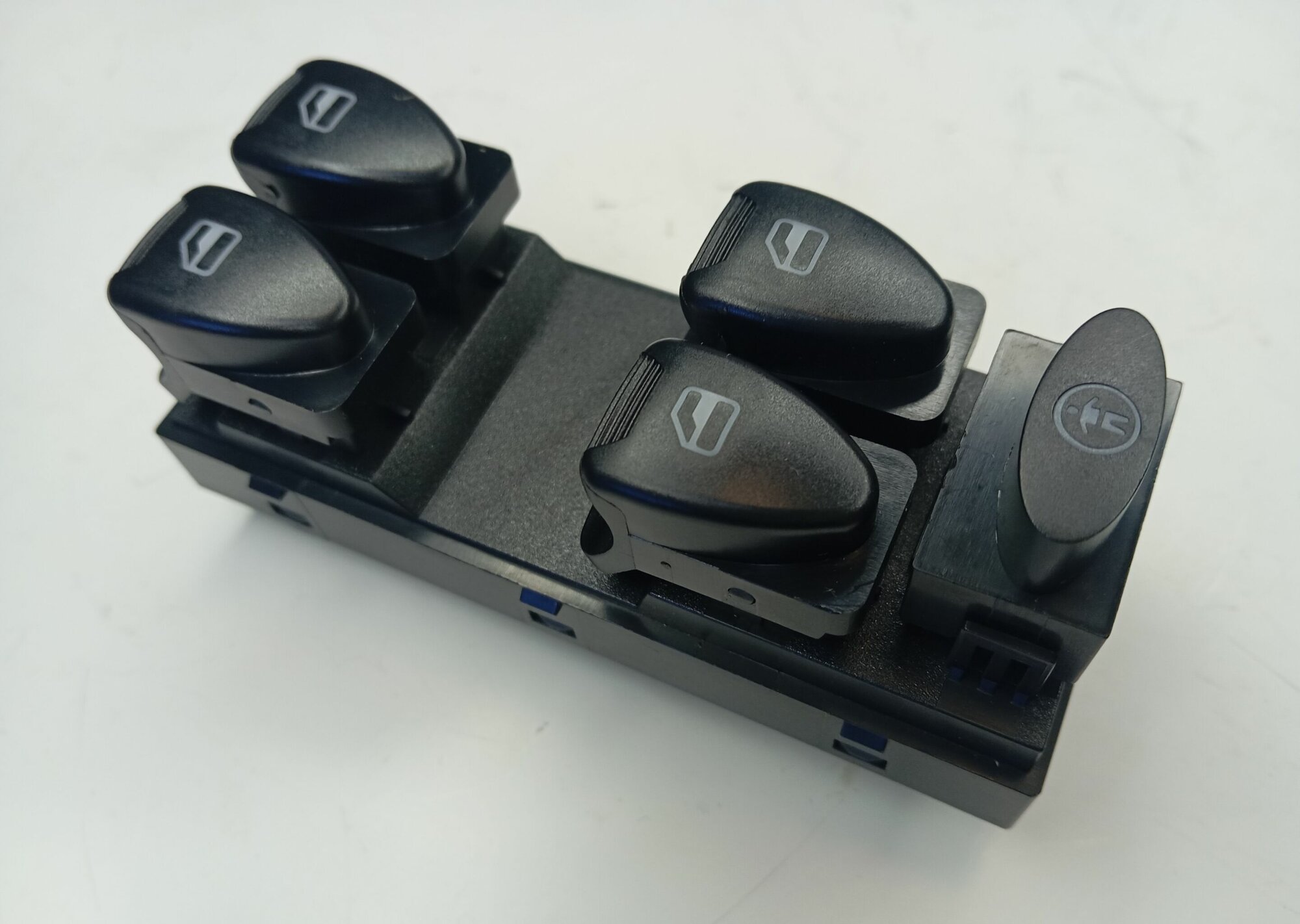 Блок управления стеклоподъемниками Chery QQ [0.8 12V 5AMT хетчбэк] S113746030