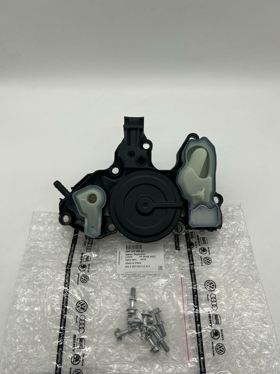 Маслоотделитель 06K103495AJ