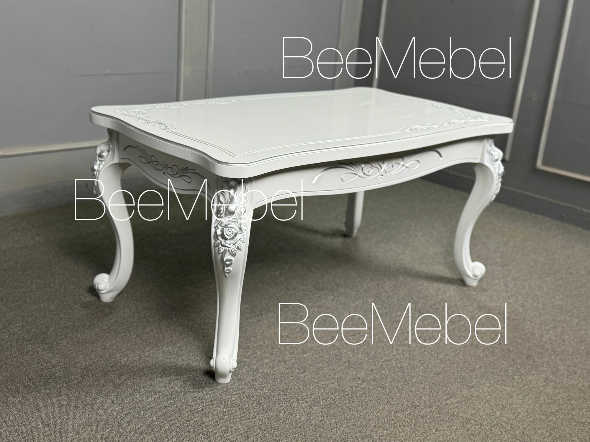 Журнальный стол овальный, белый, классический стиль, массив бука