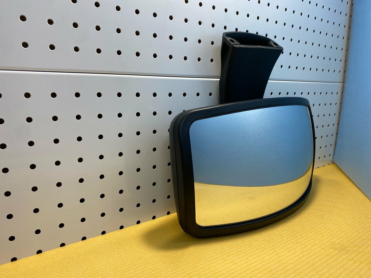 Зеркало бордюрное Mercedes Actros Atego Axor (Мерседес)