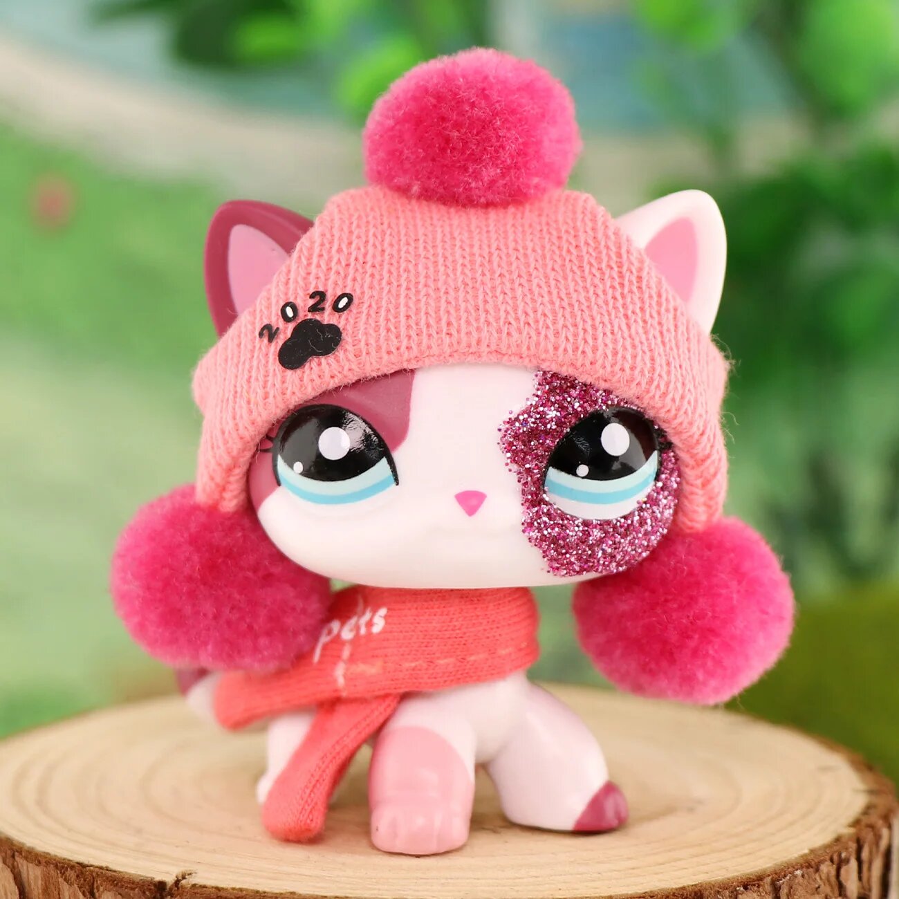 LPS кошка в розовом костюме, цвет 2291