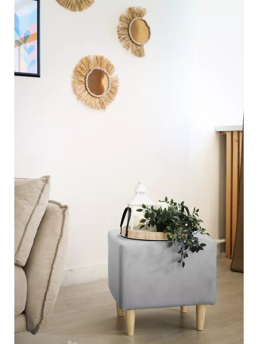 Пуфик на деревянных ножках