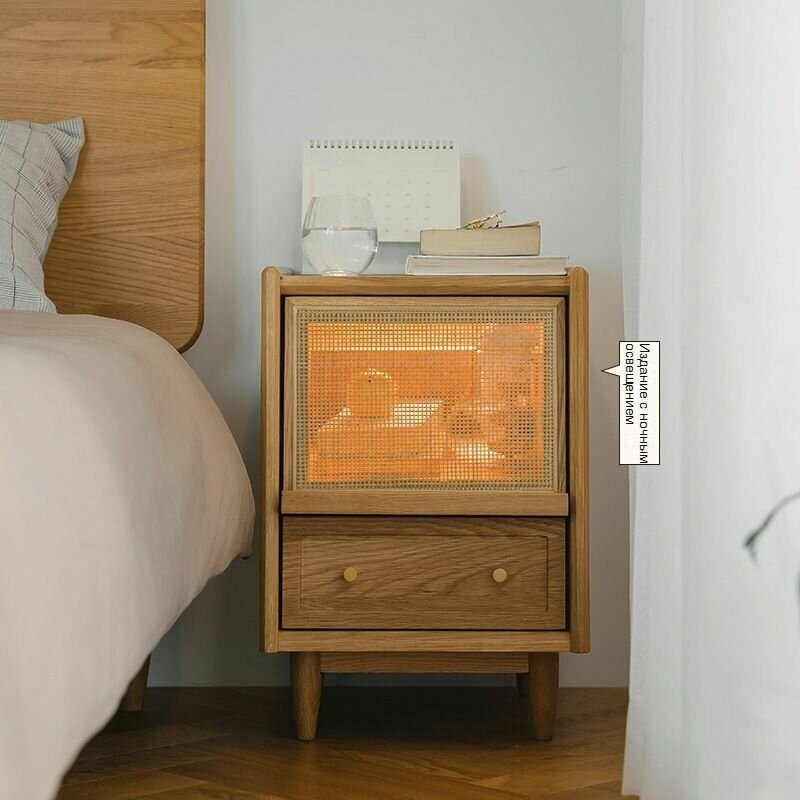 Современный и простой прикроватный столик из массива дерева в японском стиле со встроенной лампой, небольшой комод для хранения вещей из ротанга в спальне, 35*42*51 см