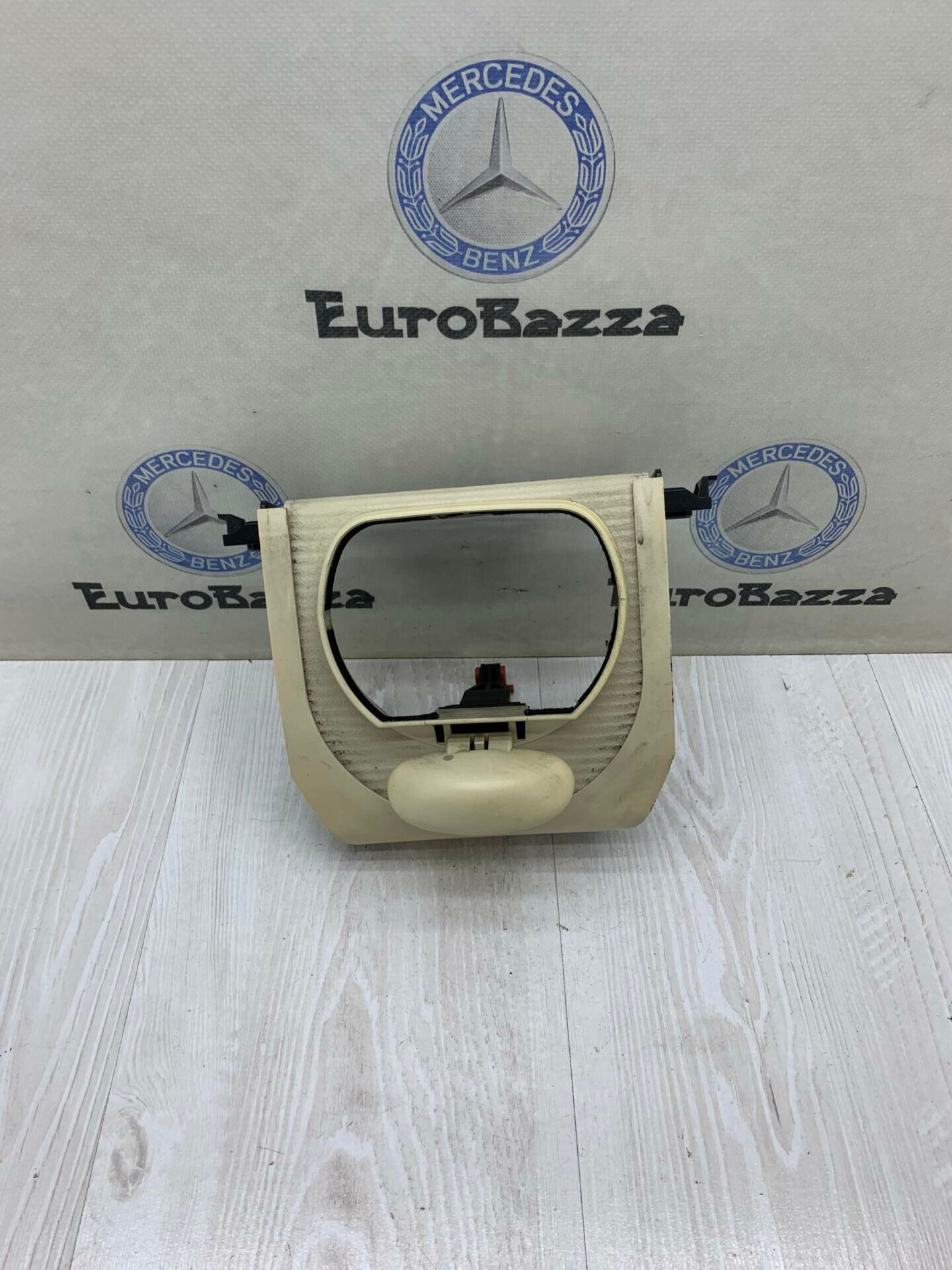 Кожух рулевой колонки Mercedes W211 A2114600095