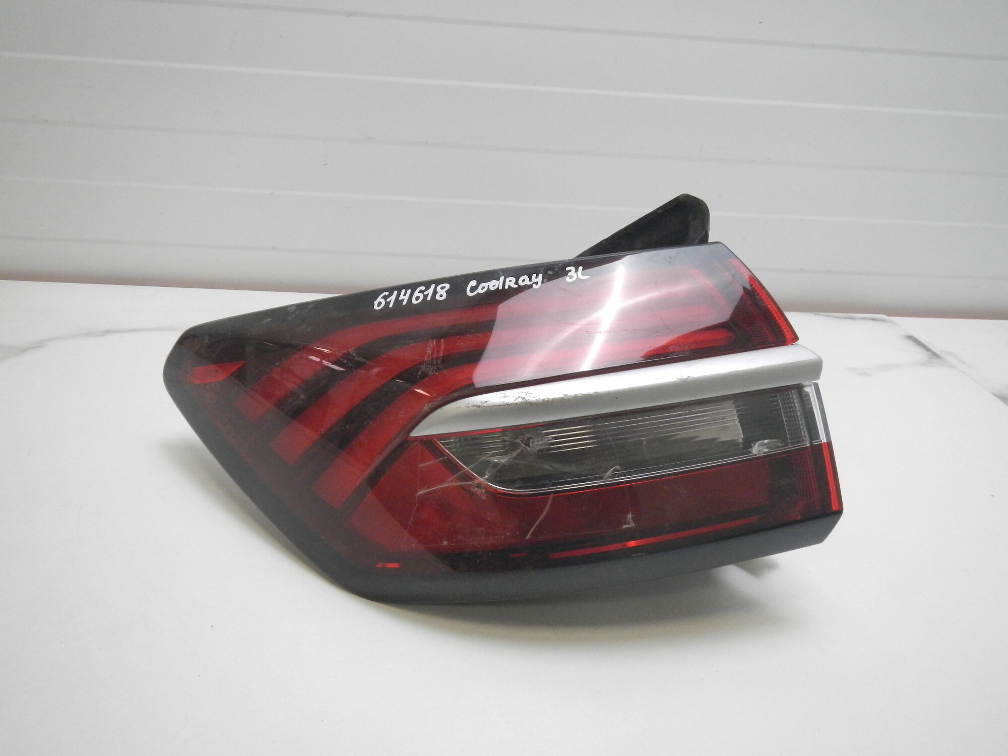 Б/У Фонарь задний левый, Geely (Джили)-COOLRAY (20-) GEELY COOLRAY (20-) Скол стекла, трещина на стекле. 614618 GEELY ар...