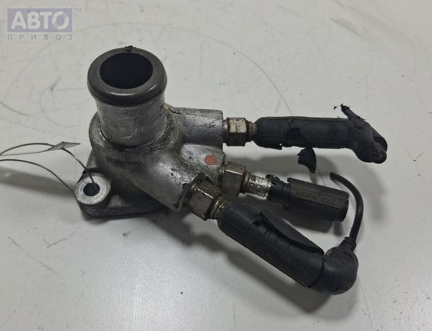 Фланец (тройник) системы охлаждения Volkswagen Golf-4