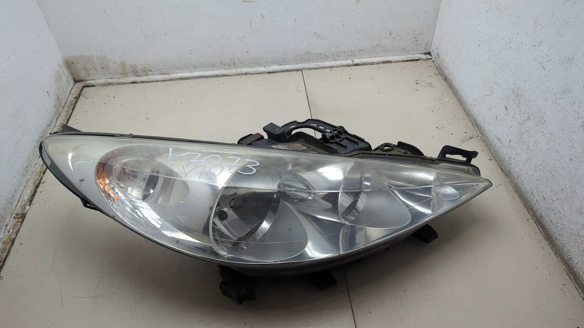 Фара (передняя) правая Peugeot 207 Б/У