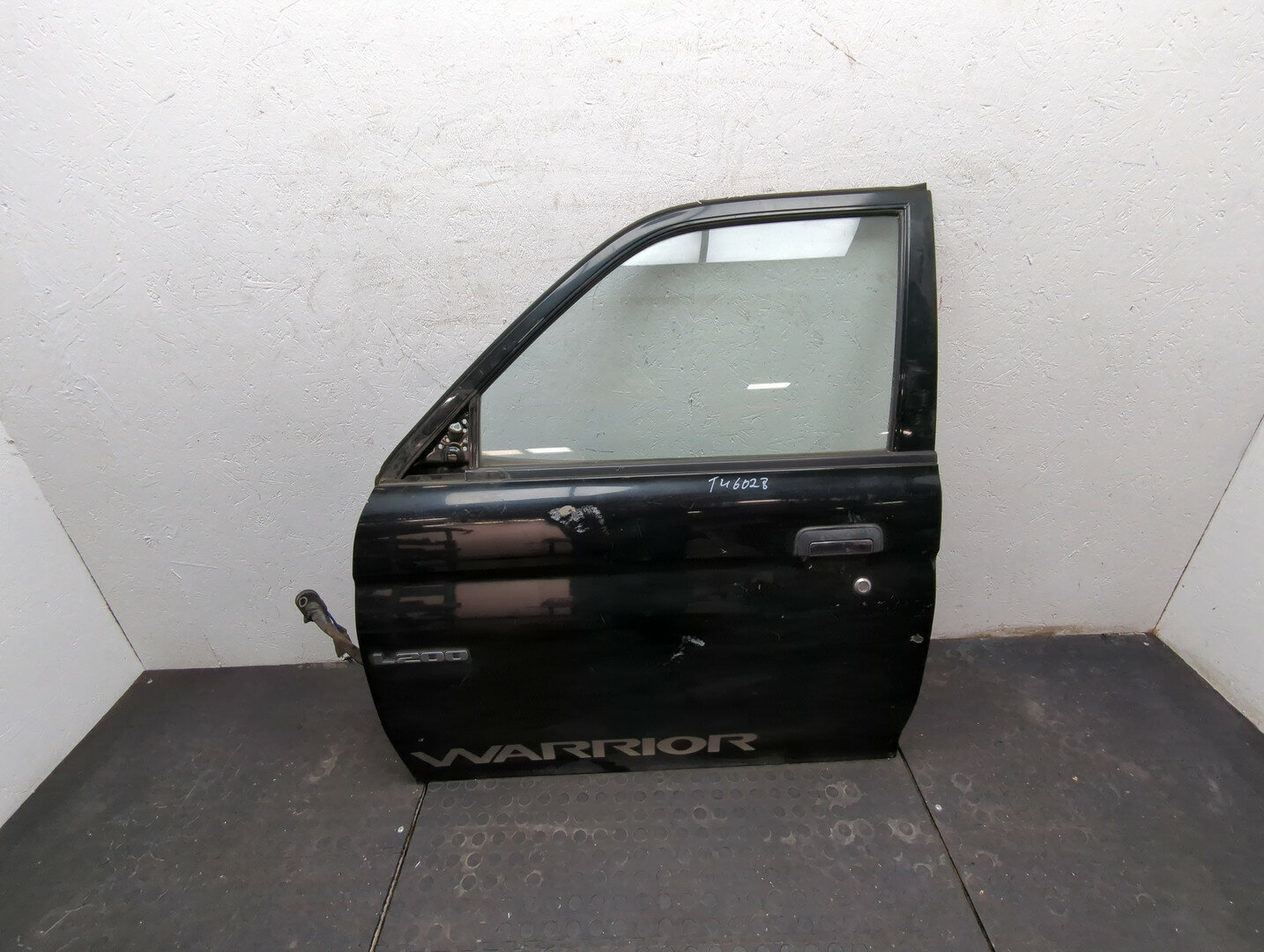 Дверь боковая (легковая) левая передняя Mitsubishi L200 Б/У