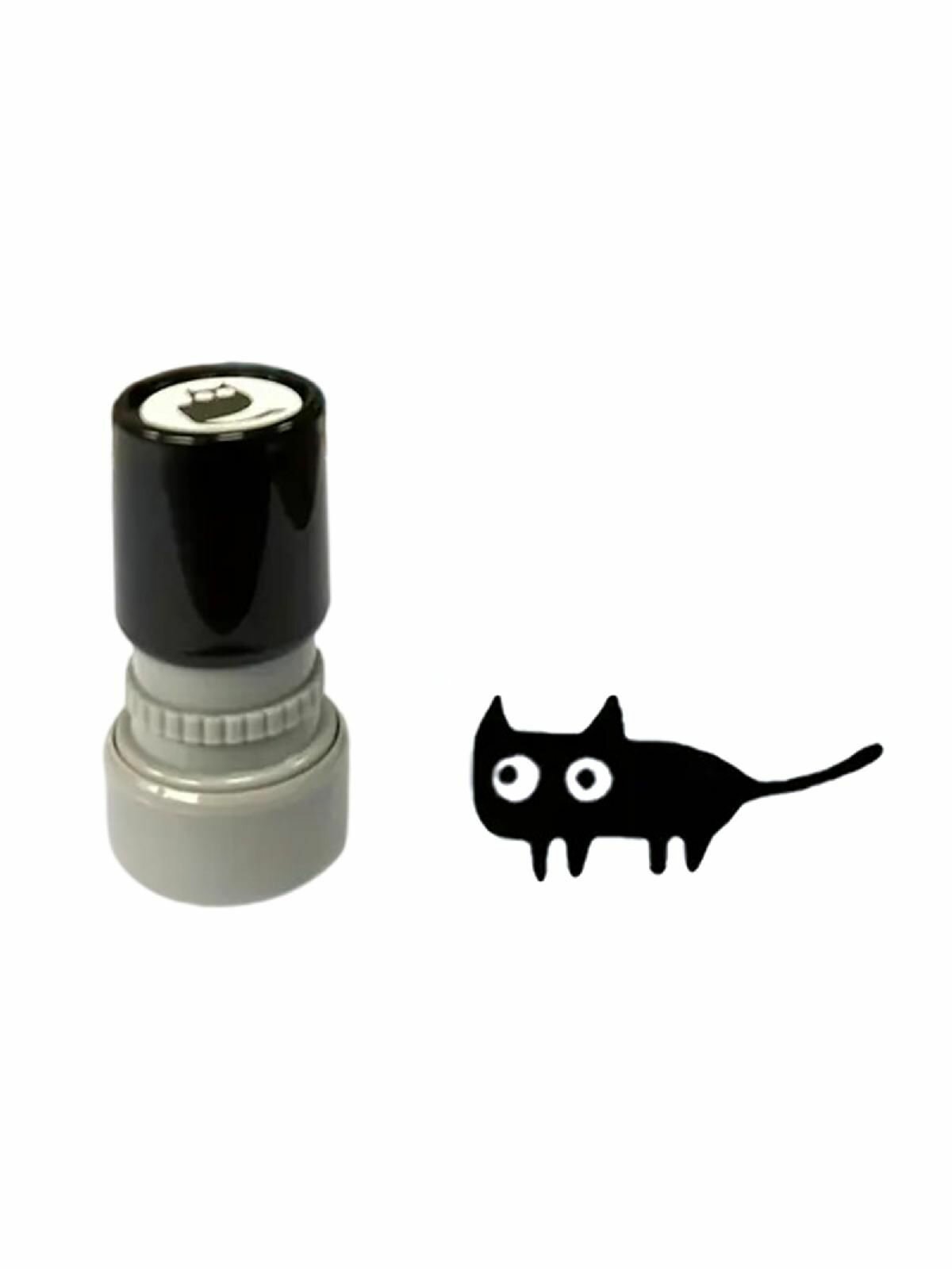 Милый штамп с изображением черной кошки - горизонтальный хвост