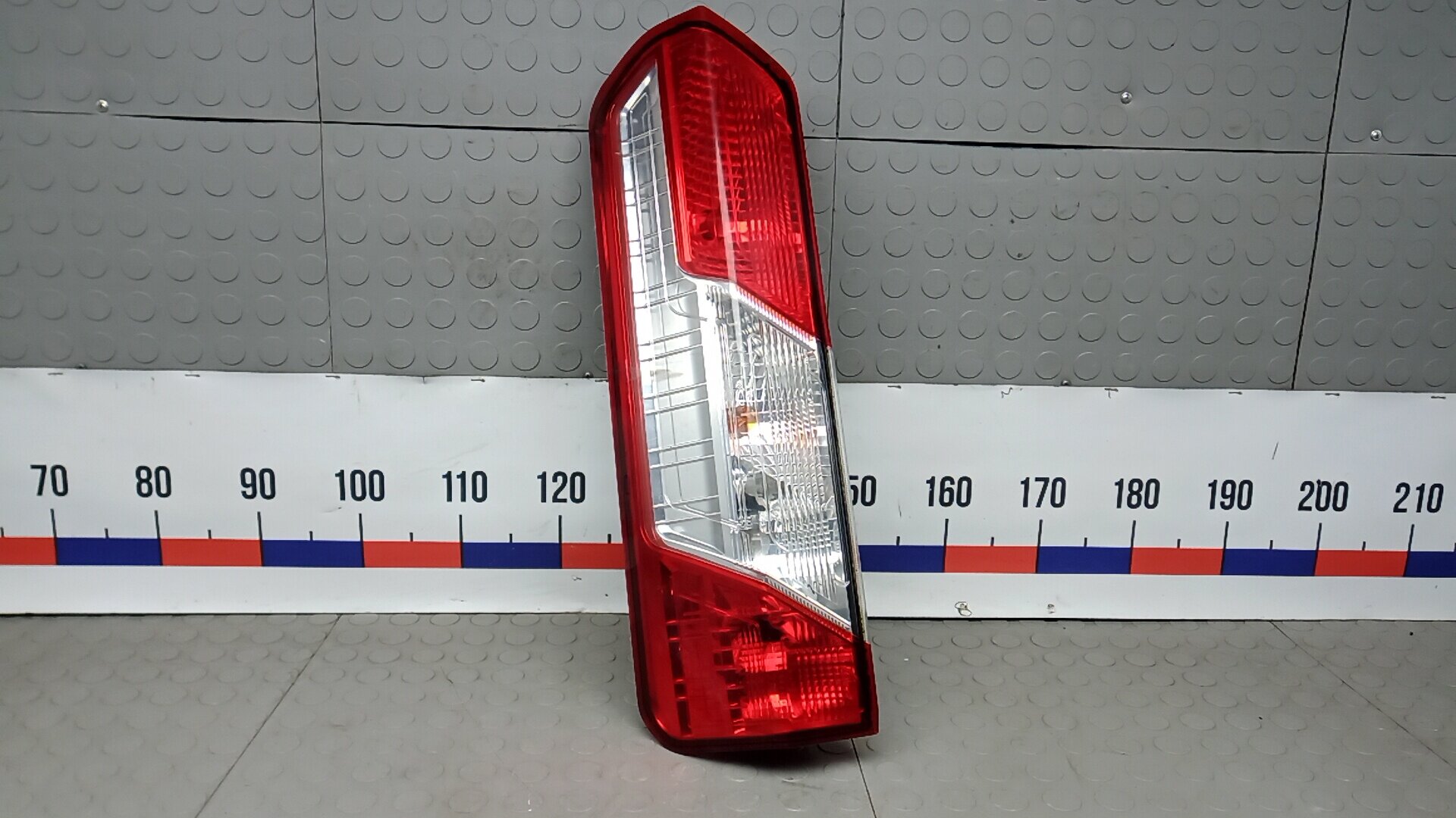 Фонарь задний левый FORD TRANSIT 8