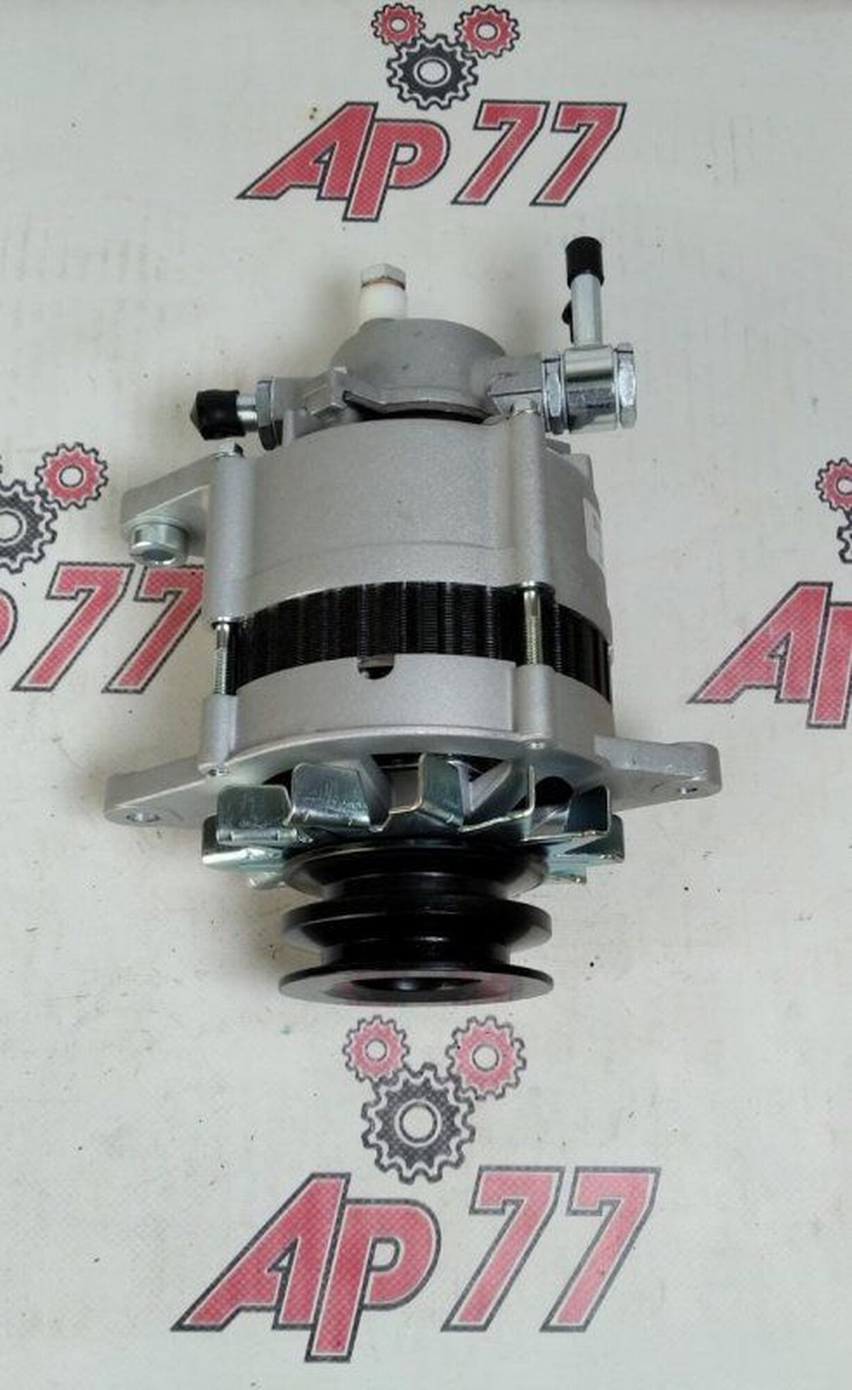 Генератор Nissan TD42 TD27 24V 35A 2х руч. с вакуум. 2310043G07 — фото 1