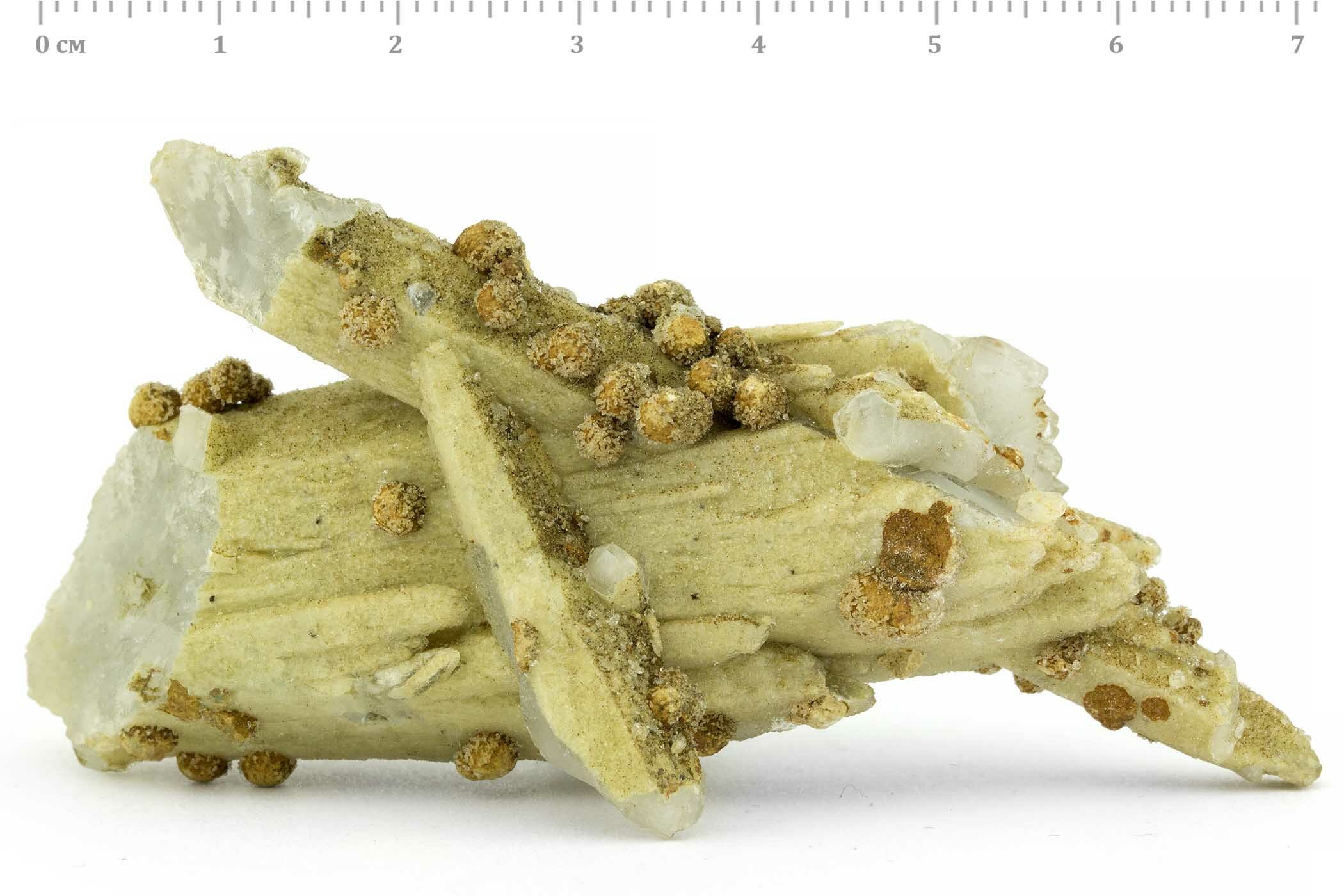 Сидерит (сферолиты) на кварце с присыпкой из мелких кристалликов кварца. №20050111