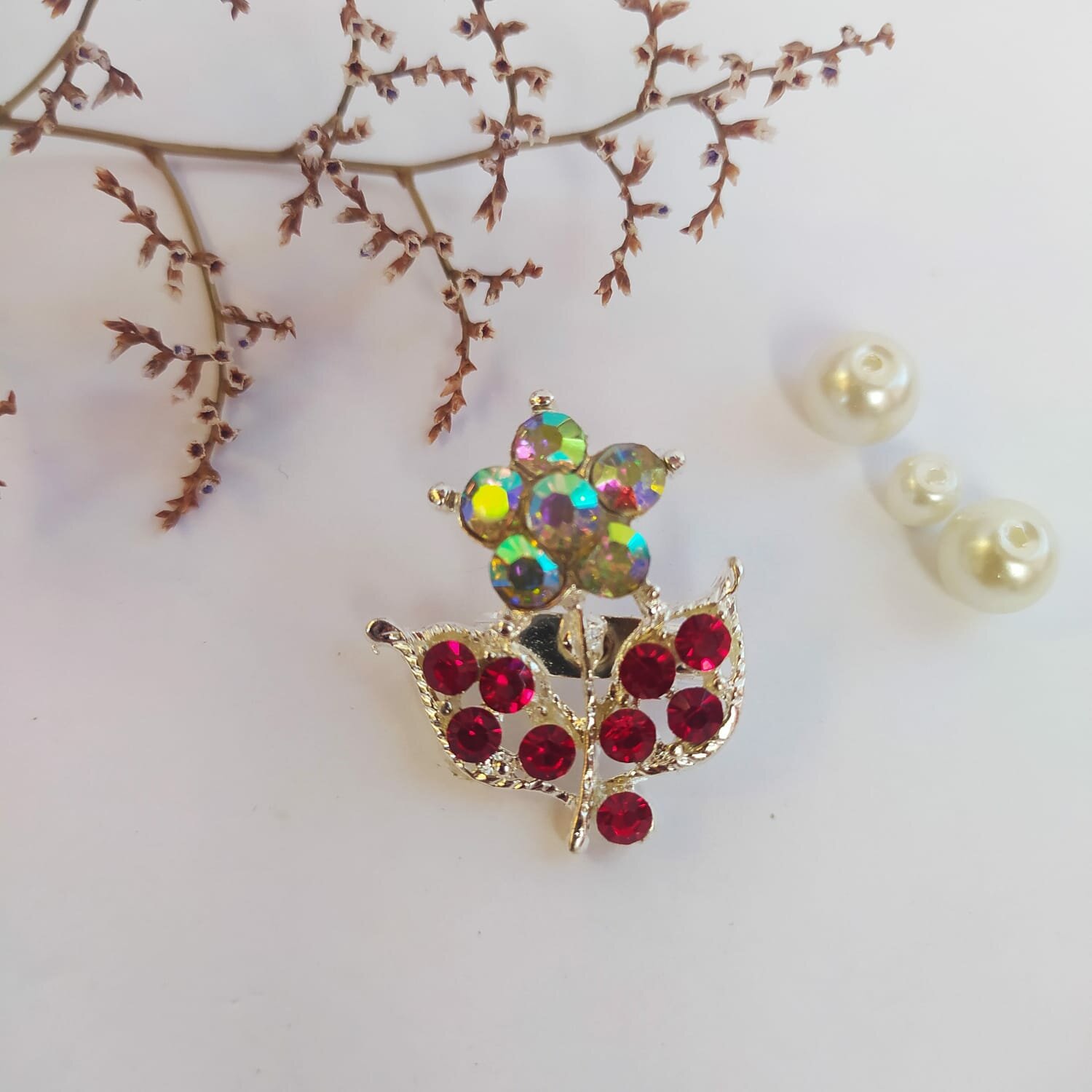 Брошь, стразы