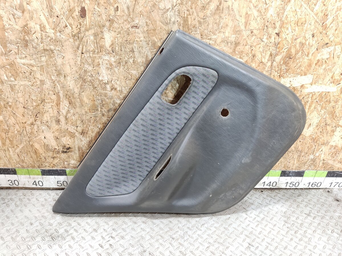 Обшивка двери задней левой TOYOTA Corolla e10 676401E572B2